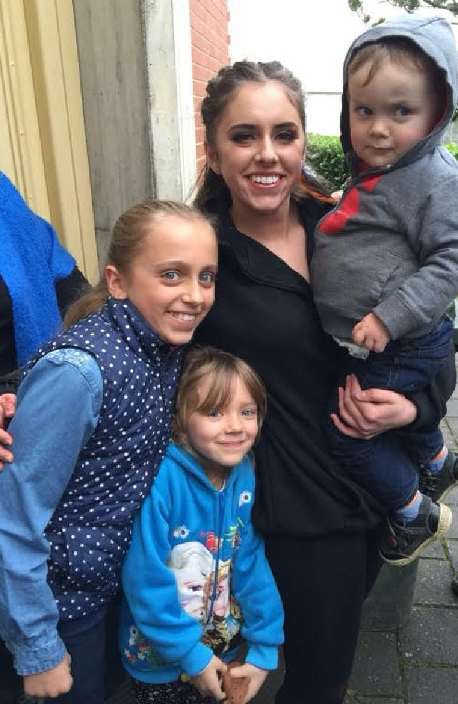 siblings - Mouths of Mums