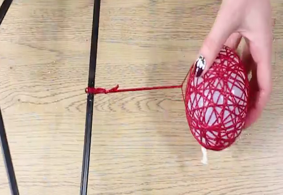 How to make gorgeous string Christmas baubles - Mouths of Mums