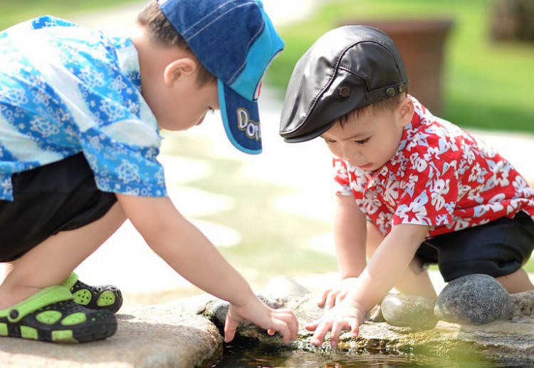 Four Activities To Stimulate Your Children's Curiosity - Mouths of Mums