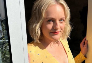 Handmaid's Tale Star Elisabeth Moss Expecting First Baby - Mouths of Mums